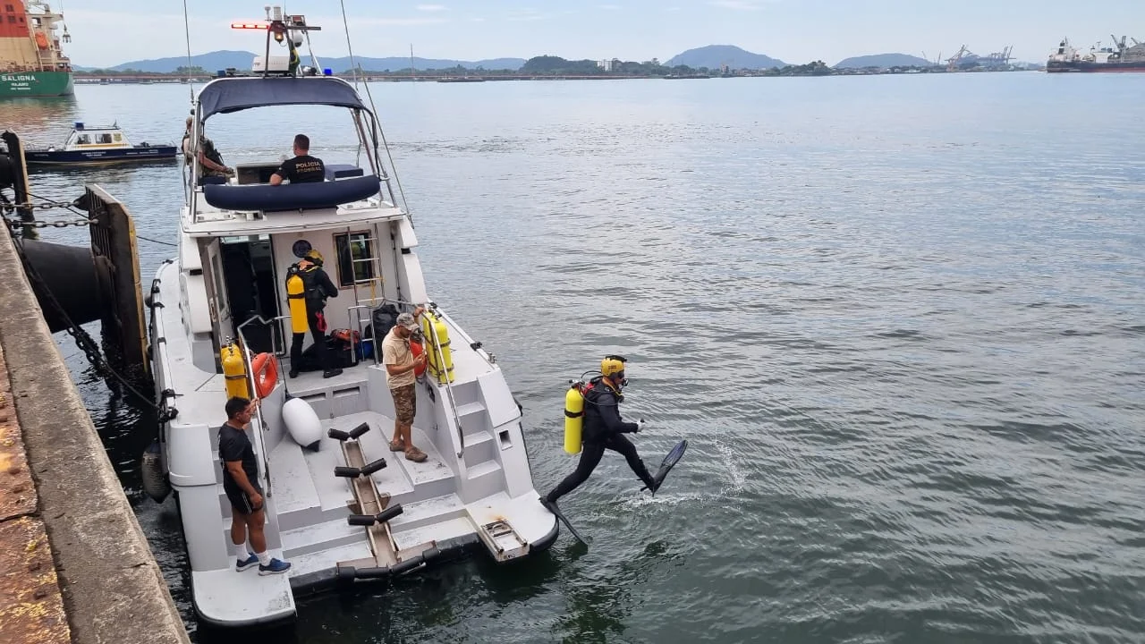Marinha do Brasil apreende 100,4 kg de cocaína no casco do navio CAP ...